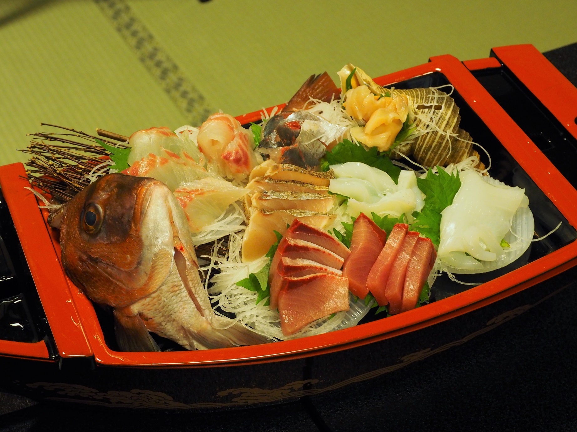 Le sashimi de buri, une saveur hors-norme à Himi - VOYAPON FR